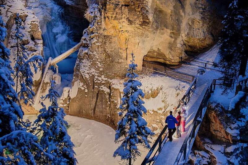 Banff: Johnston Canyon Evening Icewalk - The Experience’s Value and Atmosphere