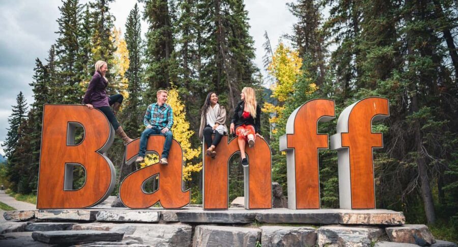 Banff: Lake Louise, Emerald Lake, and Moraine Lake Tour - Transportation and Group Size