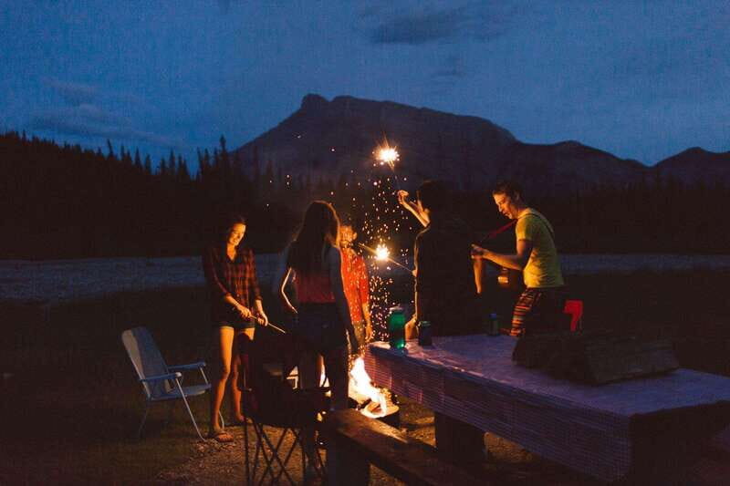 Banff: REMOTE Campfire Experience with Evening Walk - 2hrs - What to Expect During the Tour