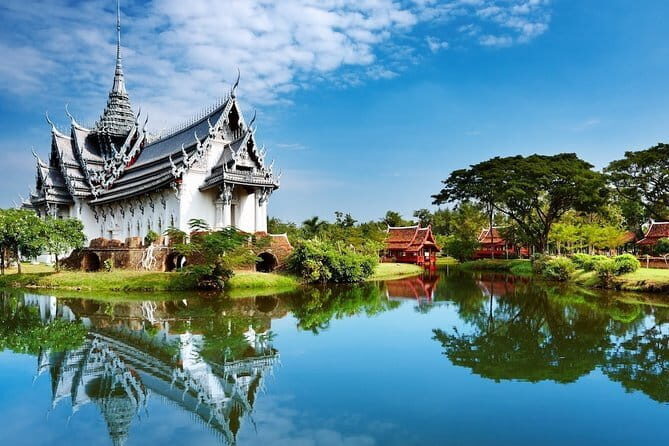Bangkok Airport Transfers: Bangkok to Don Mueang Airport DMK in Luxury Van - Meeting Points and Convenience