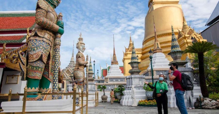 Bangkok: Grand Palace and Wat Arun Guided Walking Tour - Navigating the Itinerary