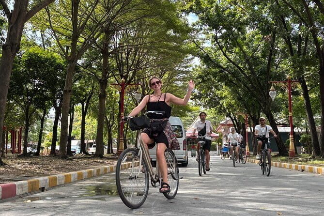 Bangkok Thonburi Backstreets and 3 Peaceful Temple Bike Tour - Practical Details and What to Expect