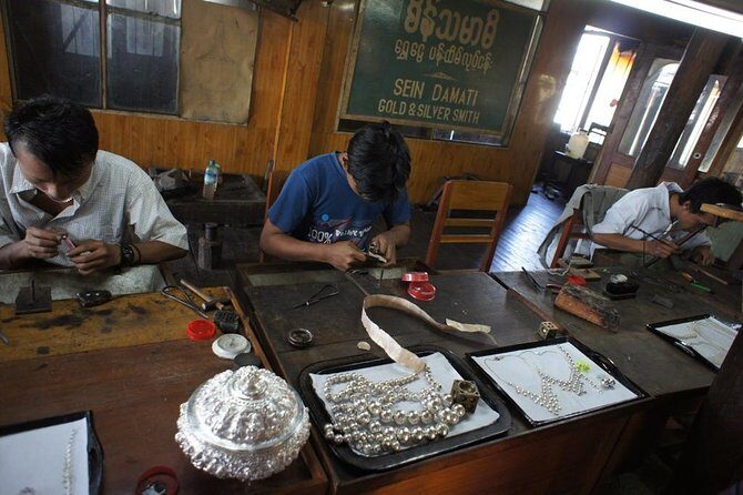 Barong Dance and Waterfall tour in Bali - Discovering Bali’s Art: Batik Workshop and Gallery