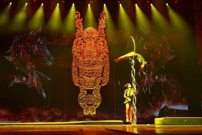 Beijing Acrobatic Show at Red Theater - What to Expect During the Performance