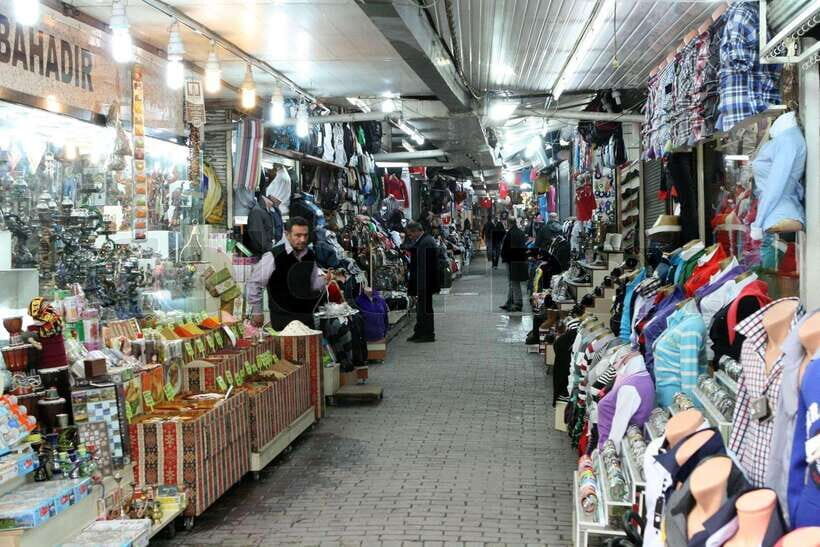 Beijing: Acrobatic Show, Pearl Market, & Peking Duck Dinner - What to Expect: From Staging to Stalls