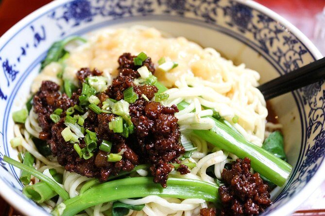 Beijing Private Food Walking Tour in Houhai Lake and Nanluoguxiang Hutong - What to Expect from the Itinerary