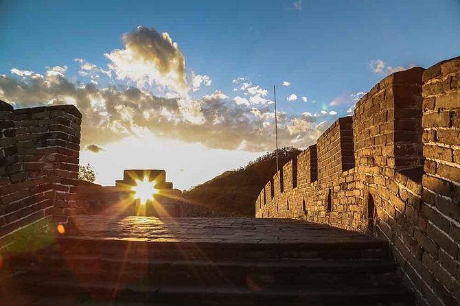 Beijing Private Tour of Mutianyu Great Wall, Jingshan Park and Acrobatic Show - Who Will Love This Tour?
