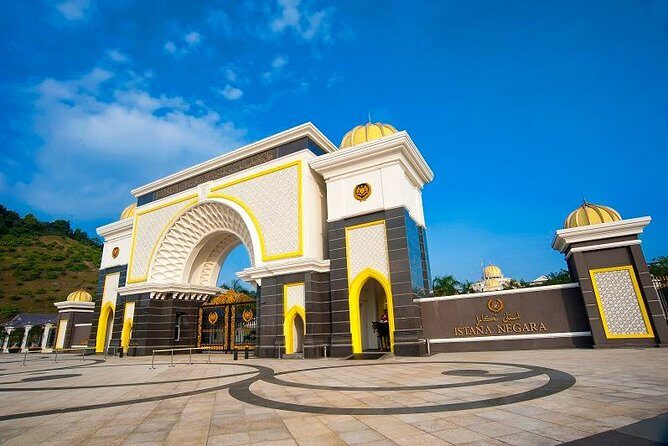 Best of Kuala Lumpur City Tour Including National Museum and National Monument - Who Should Book This Tour?