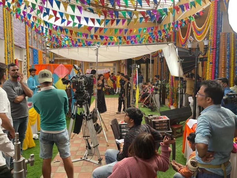 Bollywood Sightseeing and Celebrity Home Tour by Private Car - What to Expect on the Tour Day