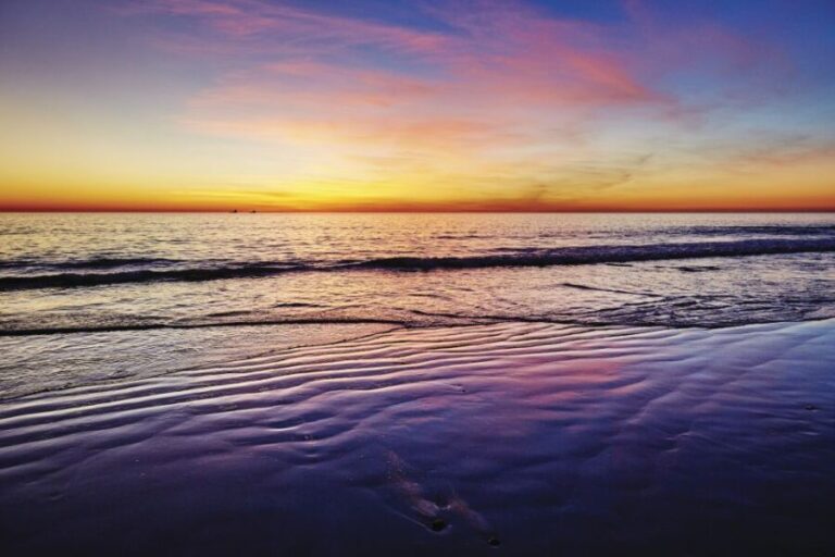 Broome: Half-Day Beach and Sunset Tour - Gantheaume Point: Dinosaur Footprints and Natural Marvels