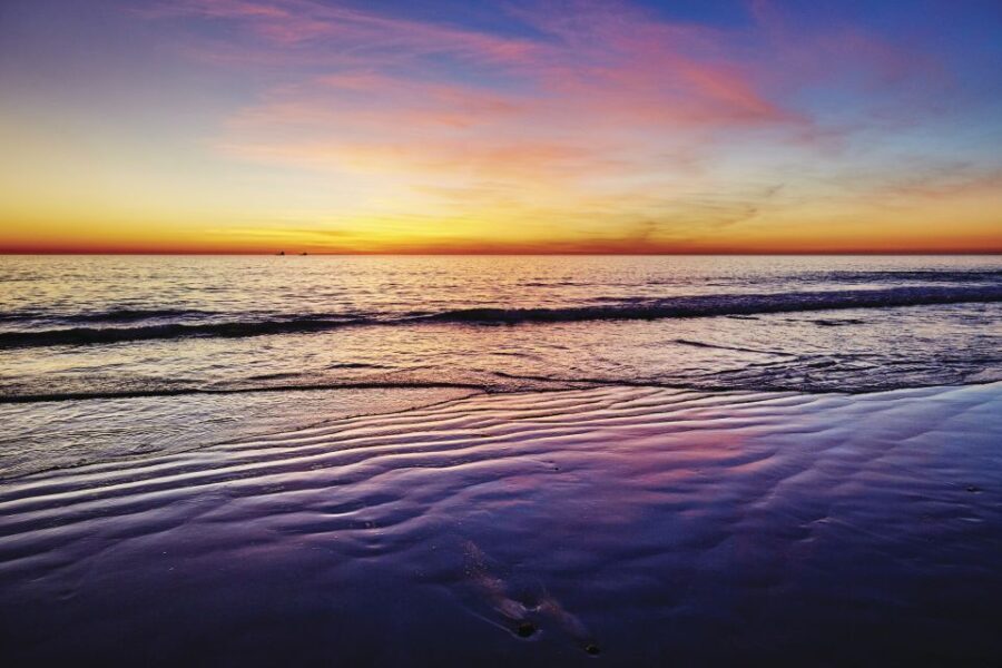 Broome: Half-Day Beach and Sunset Tour - Gantheaume Point: Dinosaur Footprints and Natural Marvels