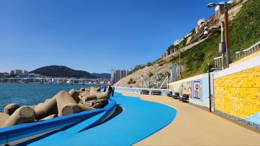 Busan: Bongnaesan Hiking Tour with Local Lunch - The Trail and Its Allure