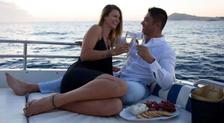 Cabo San Lucas: Romantic Dinner on a Private Yacht - Who is This Tour Best For?