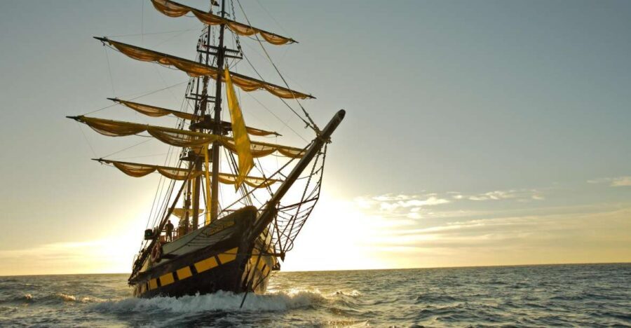 Cabo San Lucas: Sunset Pirate Ship Cruise with Dinner Show - What Travelers Can Expect