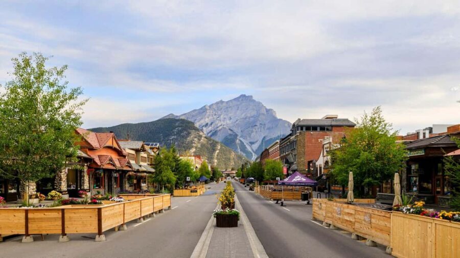 Calgary: Lake Louise, Moraine Lake, & Emerald Lake Tour - Who Will Love This Tour?