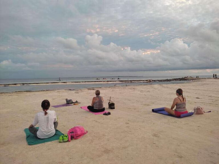 Cancún: Beach Yoga Class with Guided Meditation