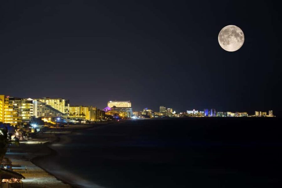 Cancún by Night: Scenic Drive Through Hotel Zone & Downtown - Detailed Breakdown of the Itinerary