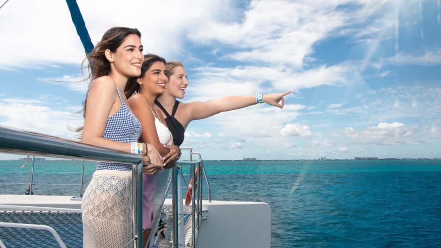 Cancun: Isla Mujeres Catamaran with buffet lunch & open bar - Assessing the Value