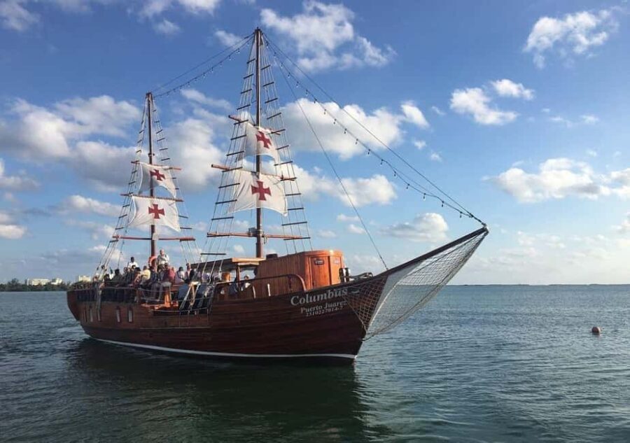 Cancun: Romantic evening in galleon with dinner and open bar - What Real Reviews Say