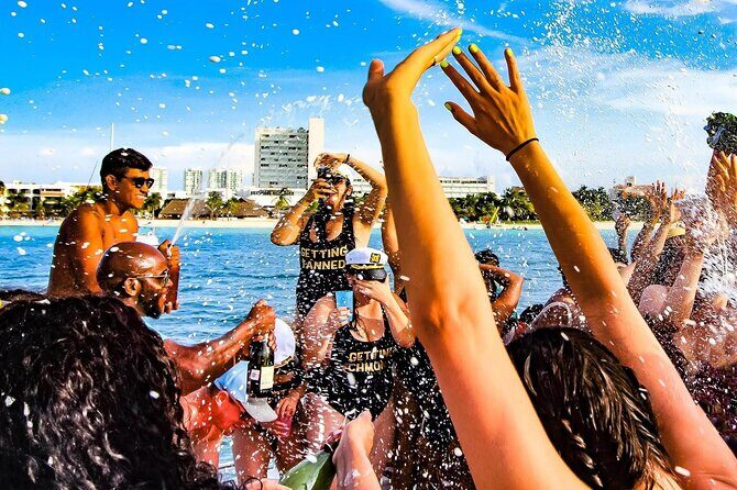 Catamaran Party Boat Cancun - Who Is This Tour Perfect For?