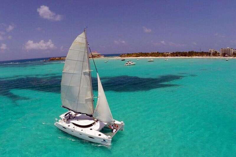 Catamaran party Isla Mujeres with drinks & lunch - Snorkeling in the Caribbean Waters