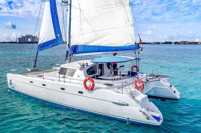 Catamaran Tour to Isla Mujeres from Cancún with Bar and Lunch - Who Should Consider This Tour?