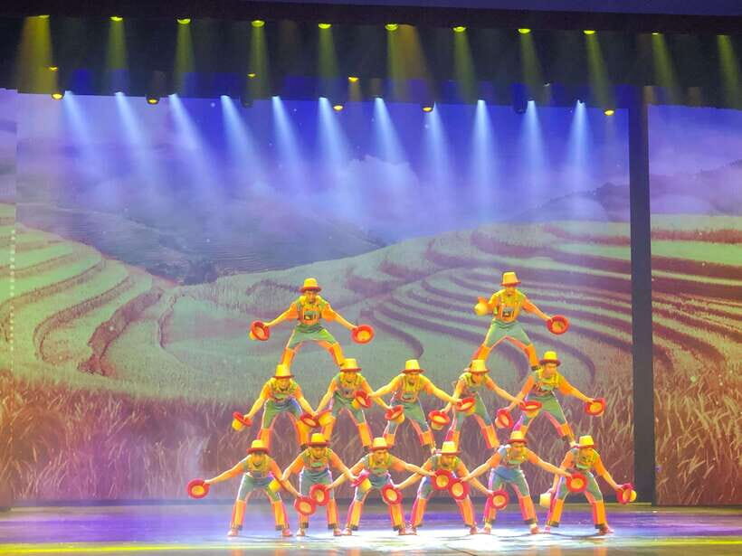Chaoyang Acrobatics Ticket - The Experience: What You Can Expect