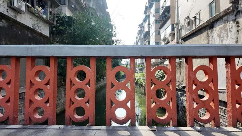 Chengdu: Yulin Block City Walk and Local Market Tour - Why this experience is worth it