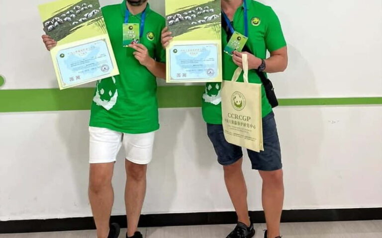 Chengdu:Panda Keepervolunteer for a Day with Pickup - Who Will Love This Tour?