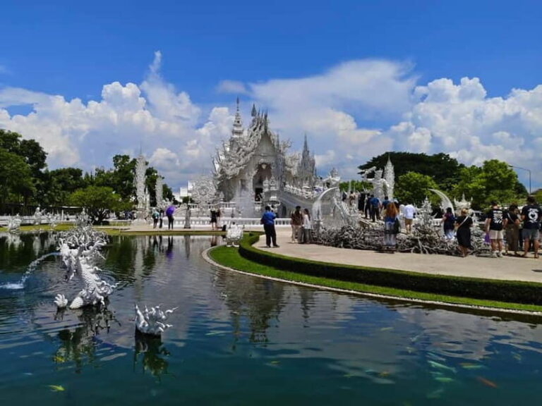 Chiang Mai: Chiang Rai Red, White, and Blue Temples day tour - The Quality and Service