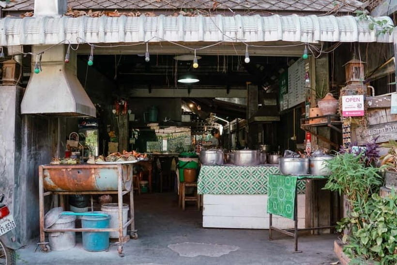 Chiang Mai Food Tour: Local Eats & Drinks Guided Tour - Transport and Group Dynamics