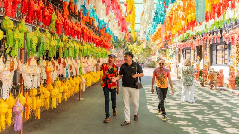 Chiang Mai: Historical and Culture Exploration Walking Tour - Exploring the Temples: Wat Phra Singh and Wat Chedi Luang