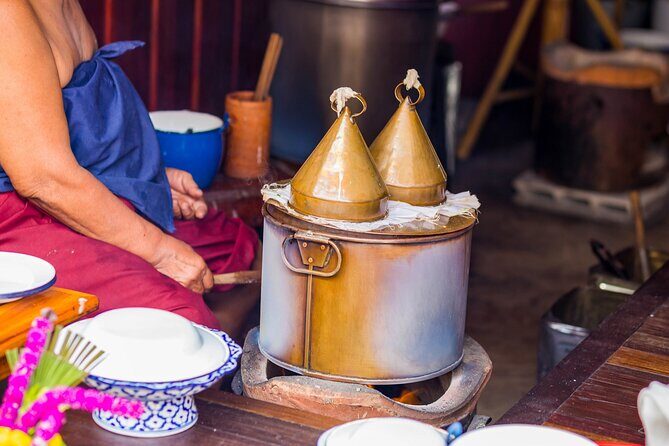 Chiang Mai Michelin Food Walking Tour with Professional Tour Guide - Authentic Flavors and Real Experiences