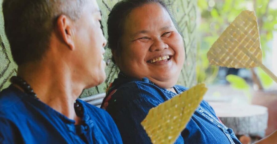 Chiang Mai : Traditional Lanna Bamboo Fan Weaving - An In-Depth Look at the Lanna Bamboo Fan Weaving Experience