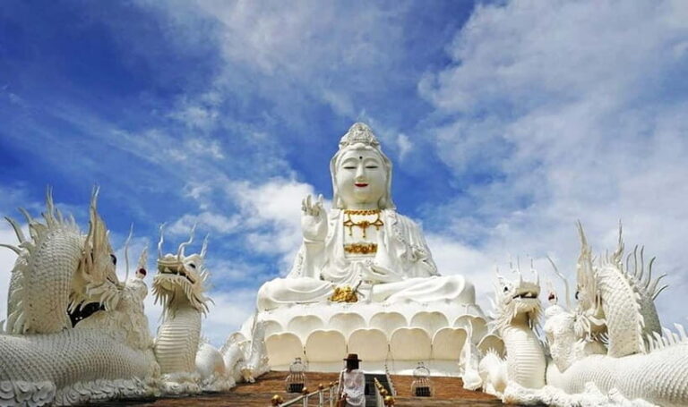 Chiang Rai: Excursion White, Blue,Red Temples & Lalitta Café - The Journey Begins: From Chiang Mai to Chiang Rai