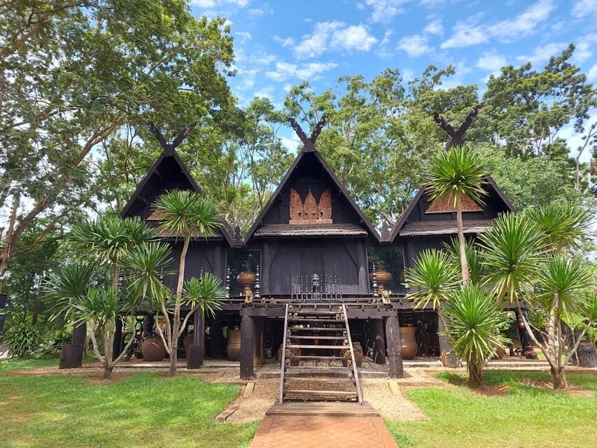 Chiang Rai: Top Temples & Signature Attractions ~Free Buffet - Unique Cultural Encounters