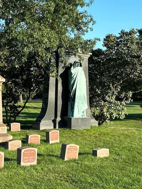 Chicago: Graceland Cemetery Guided Walking Tour - Why This Tour Matters