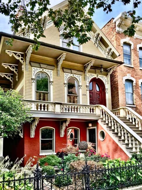 Chicago: Workers Cottages of Oldtown Triangle Walking Tour - The Beauty of the Historic Homes and Streets