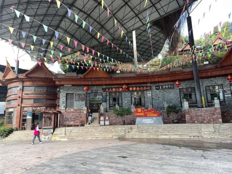 China Shangri-La Tiger Leaping Gorge : A Canyon Adventure - A Detailed Look at the Tour Experience