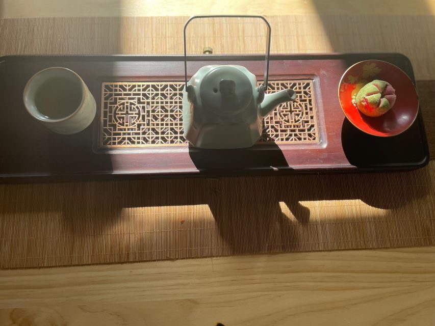 Chinese Tea ceremony in Beijing Hutong courtyard - Practical Details and Considerations