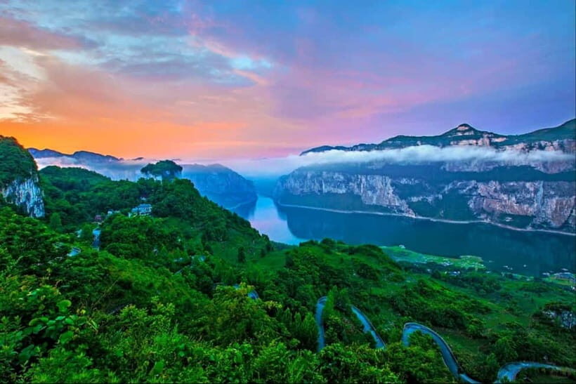 Chongqing: Wulong 5-Day Tour with Hotel & Transfers - Transportation & Accommodation: The Practical Side