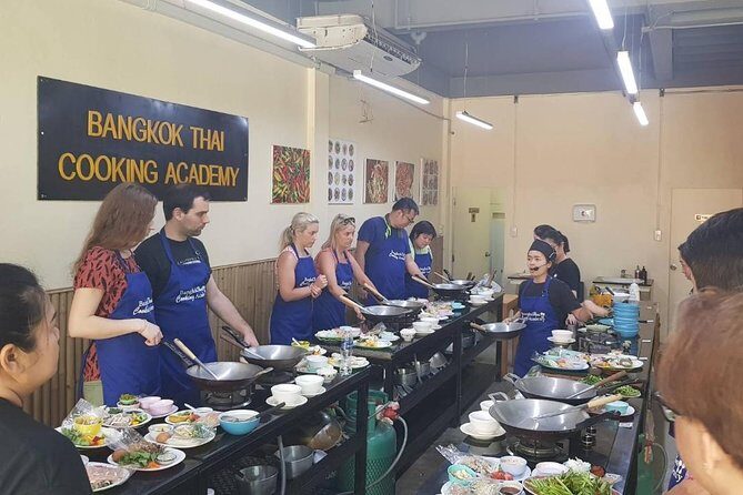 Choose 5 Dishes: Half-Day Cooking Class in Sukhumvit with Market Tour - The Dishes: Choices and Flavors