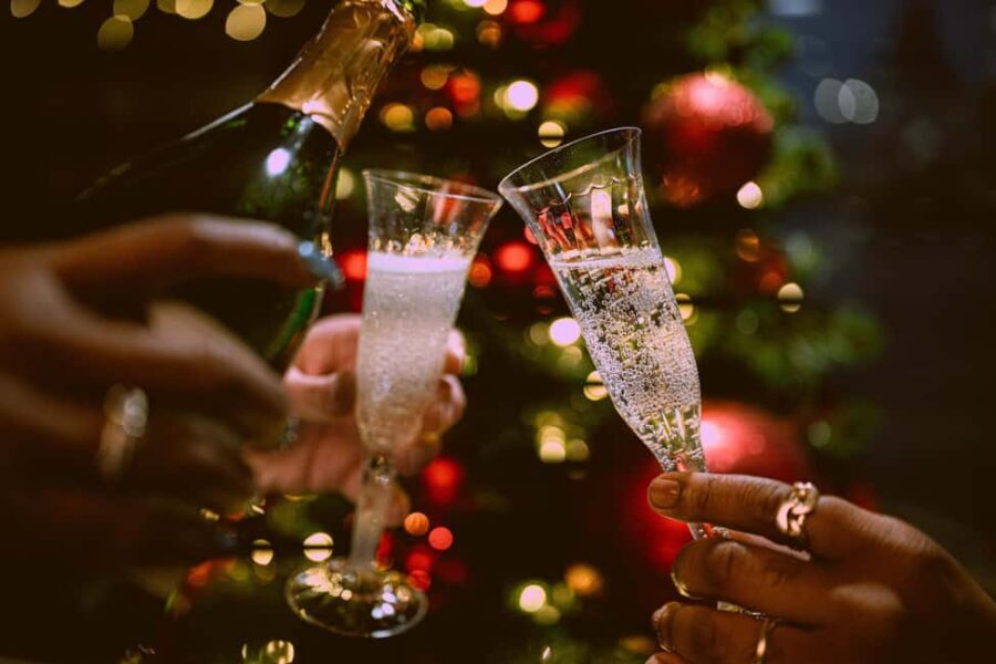 Circle Line: New Years Dinner Fireworks Cruise (All Ages) - Drinks and Celebrations