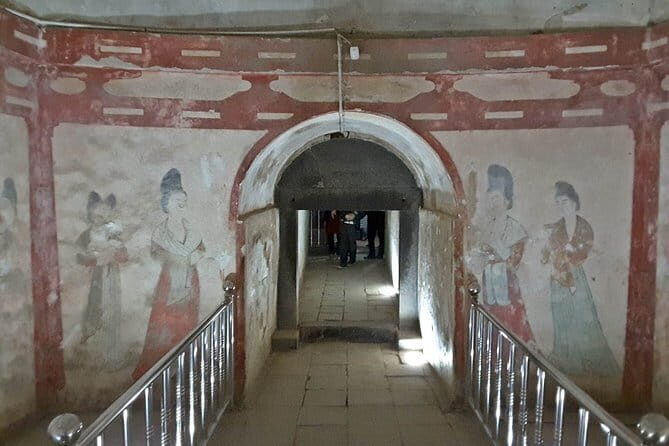 Classic Han Dynasty & Tang Dynasty Private Day Tour from Xian including Lunch - The Tomb of Princess Yongtai
