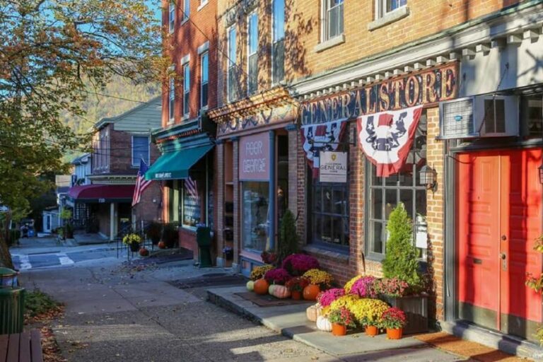 Cold Spring Town&Woodbury Outlets 1-day Tour From NY - Exploring Cold Spring: Small-Town Charm and Historic Vibes