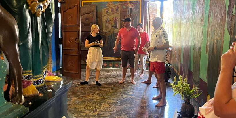 Colombo Full day city tour - Transport and Group Size
