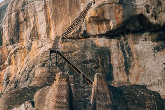 Colombo to Sigiriya and Dambulla Day Tour - Exploring Sigiriya: The Crown Jewel of Ancient Sri Lanka