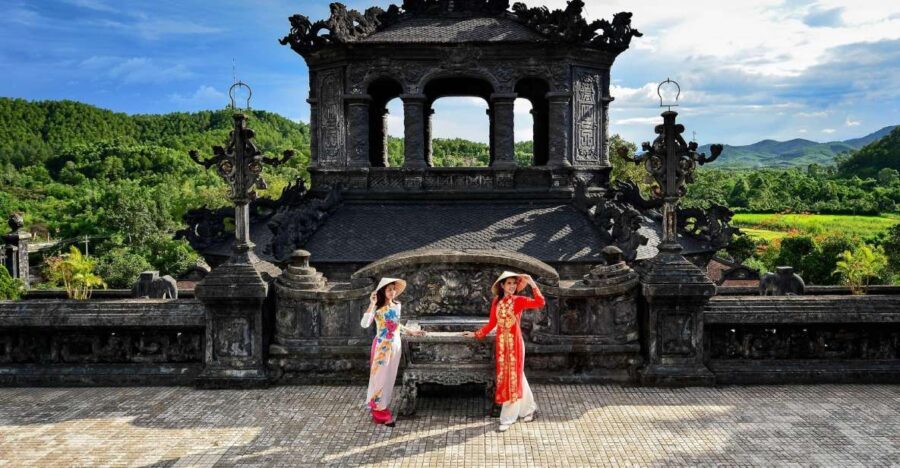Da Nang: Hue Imperial City and Hai Van Pass Small Group Tour - The Experience of a Guided Tour