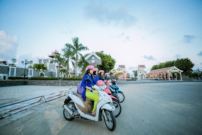 Danang Night City Tour with Aodai Lady Rider & Han River Cruise - Love Bridge and APEC Park