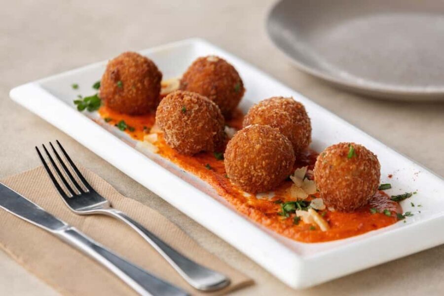 Darwin: 4-Course Dining Experience with Sparkling Wine - Who Would Enjoy This Tour?
